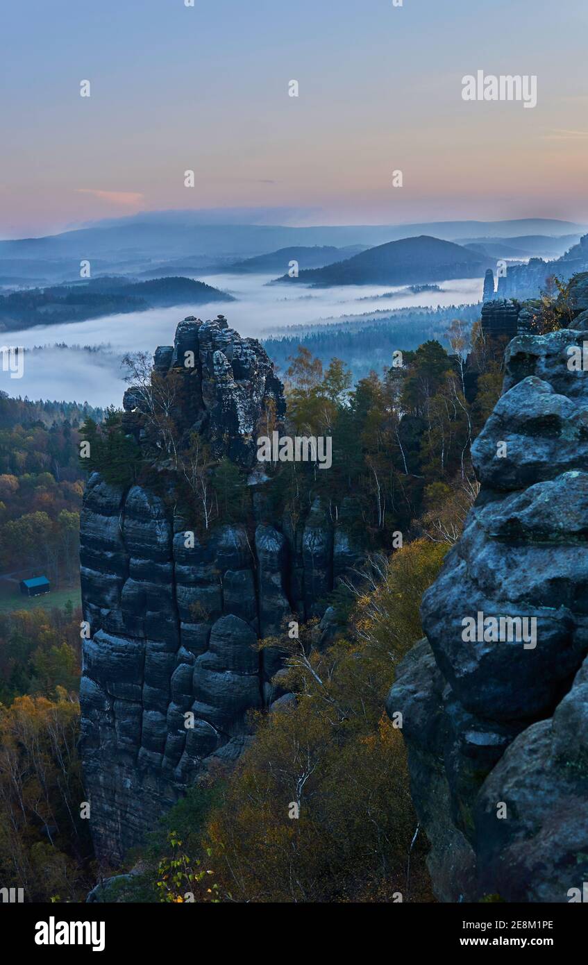 Nebel Im Herbst High Resolution Stock Photography and Images - Alamy