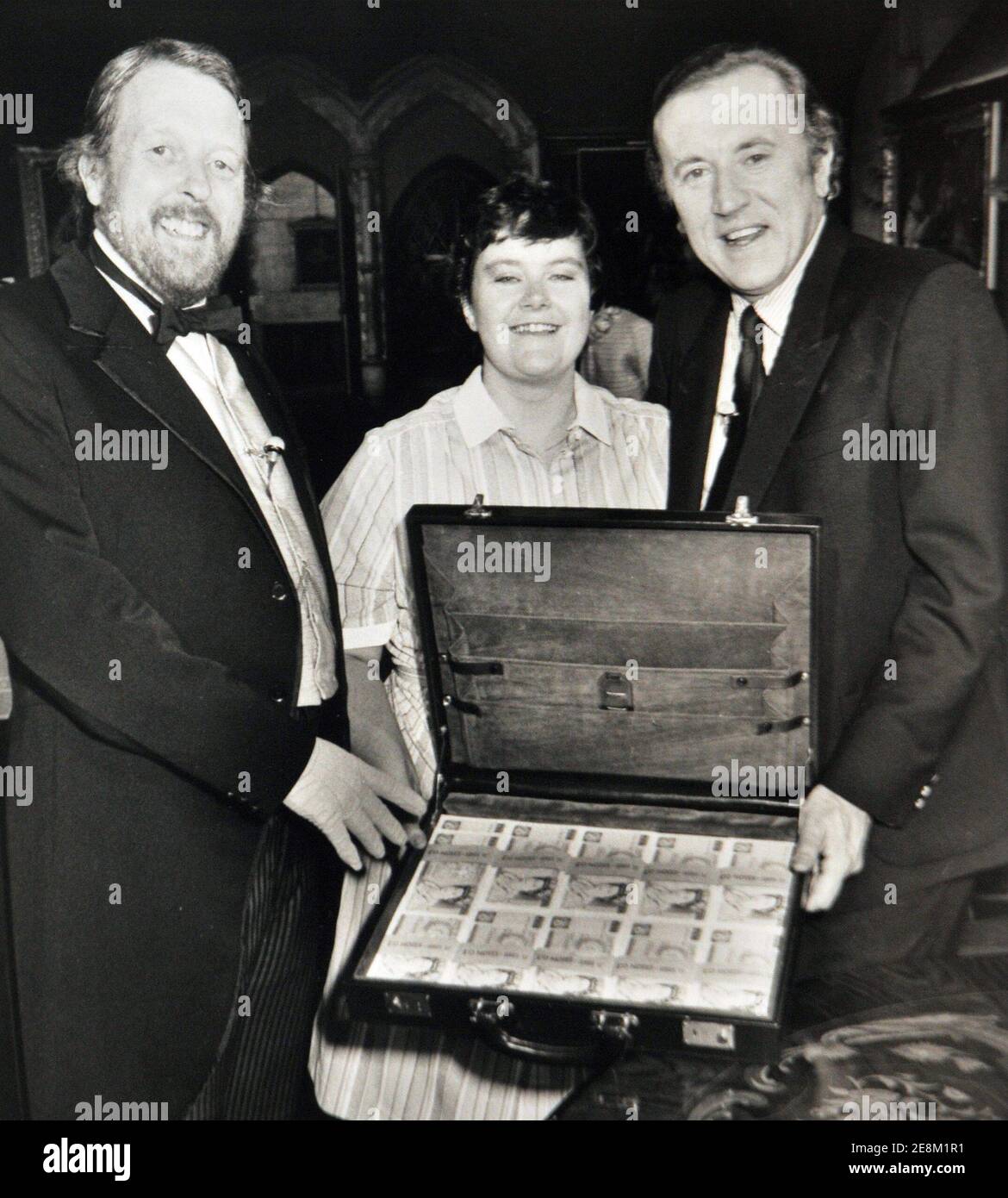 TV@S ULTRA QUIZ WINNER UNEMPLYED LYNDA KENT (24) FROM OLDHAM, GREATER ...