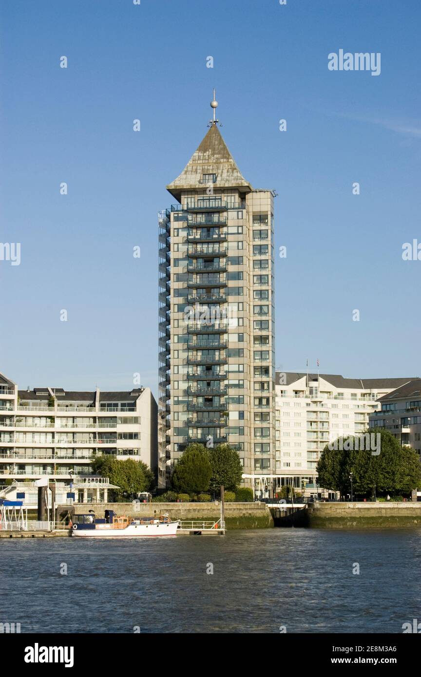 Chelsea harbour hi-res stock photography and images - Alamy