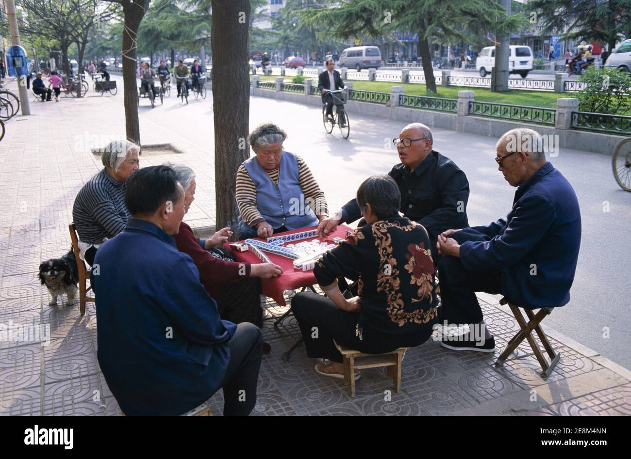 China,People playing the traditional Chinese game of Mahjong Stock ...