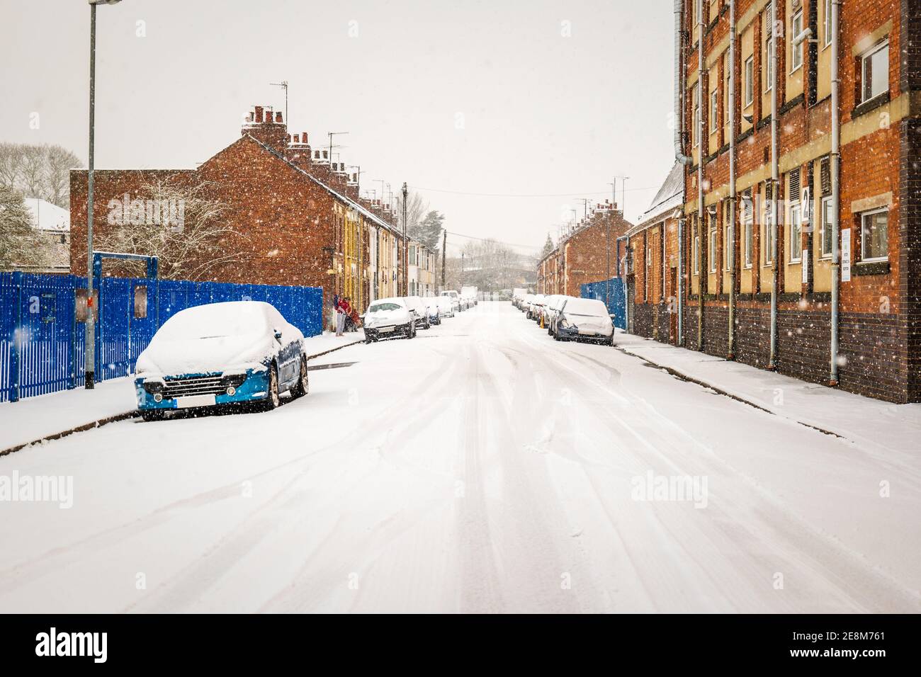 Snow covered british traffic light hi-res stock photography and images ...