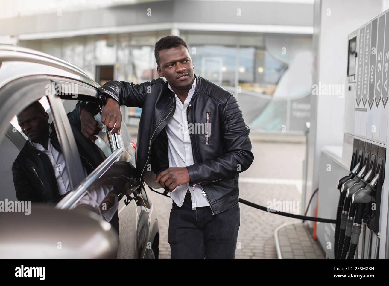 American modern gas station hi-res stock photography and images - Alamy