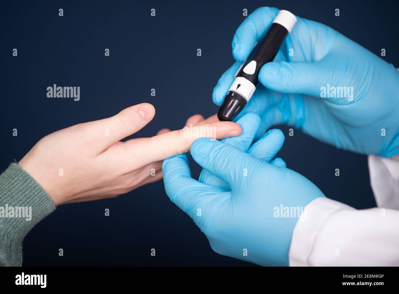 Using lancet hi-res stock photography and images - Alamy