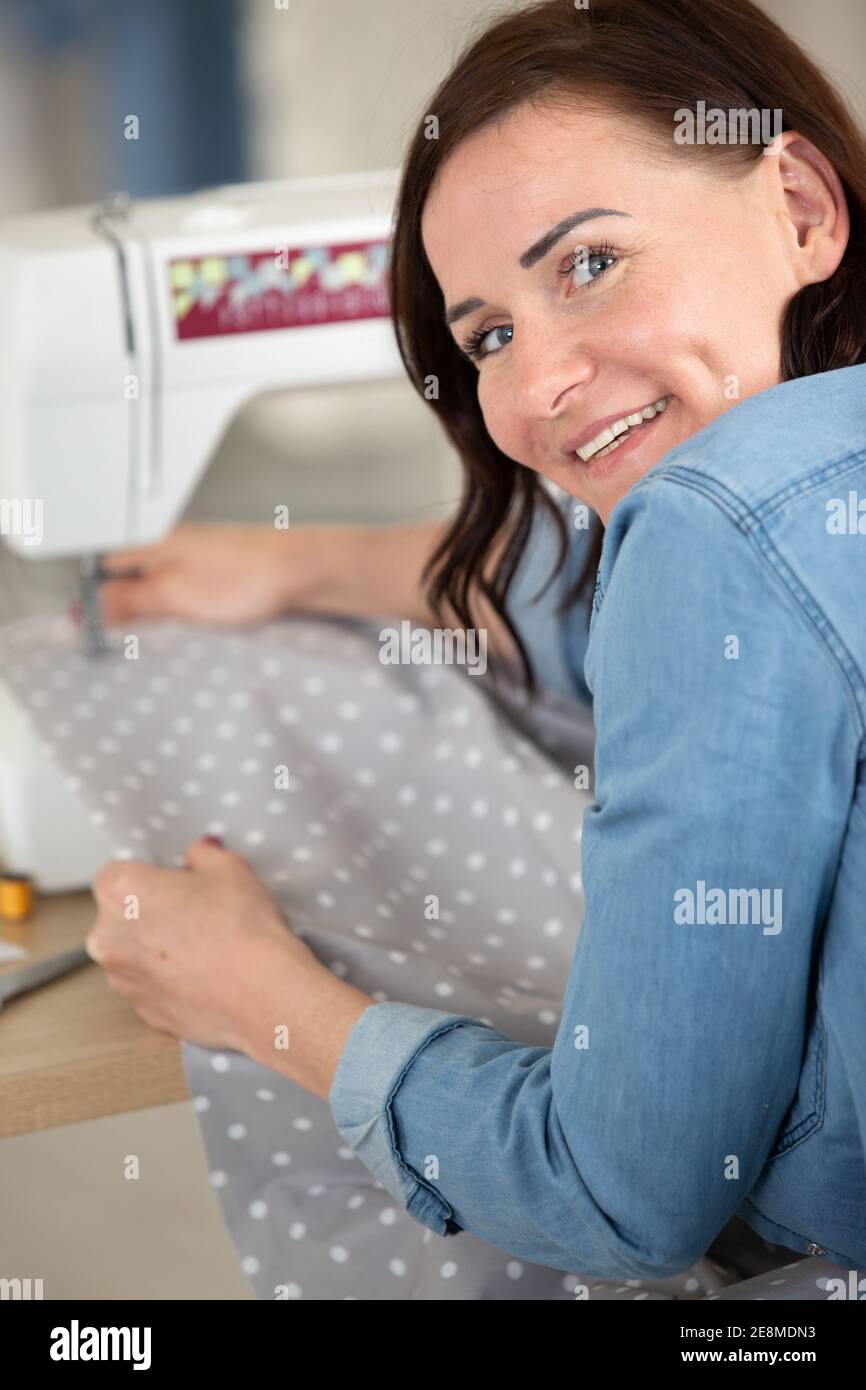 Woman sewing machine 20s hi-res stock photography and images - Alamy