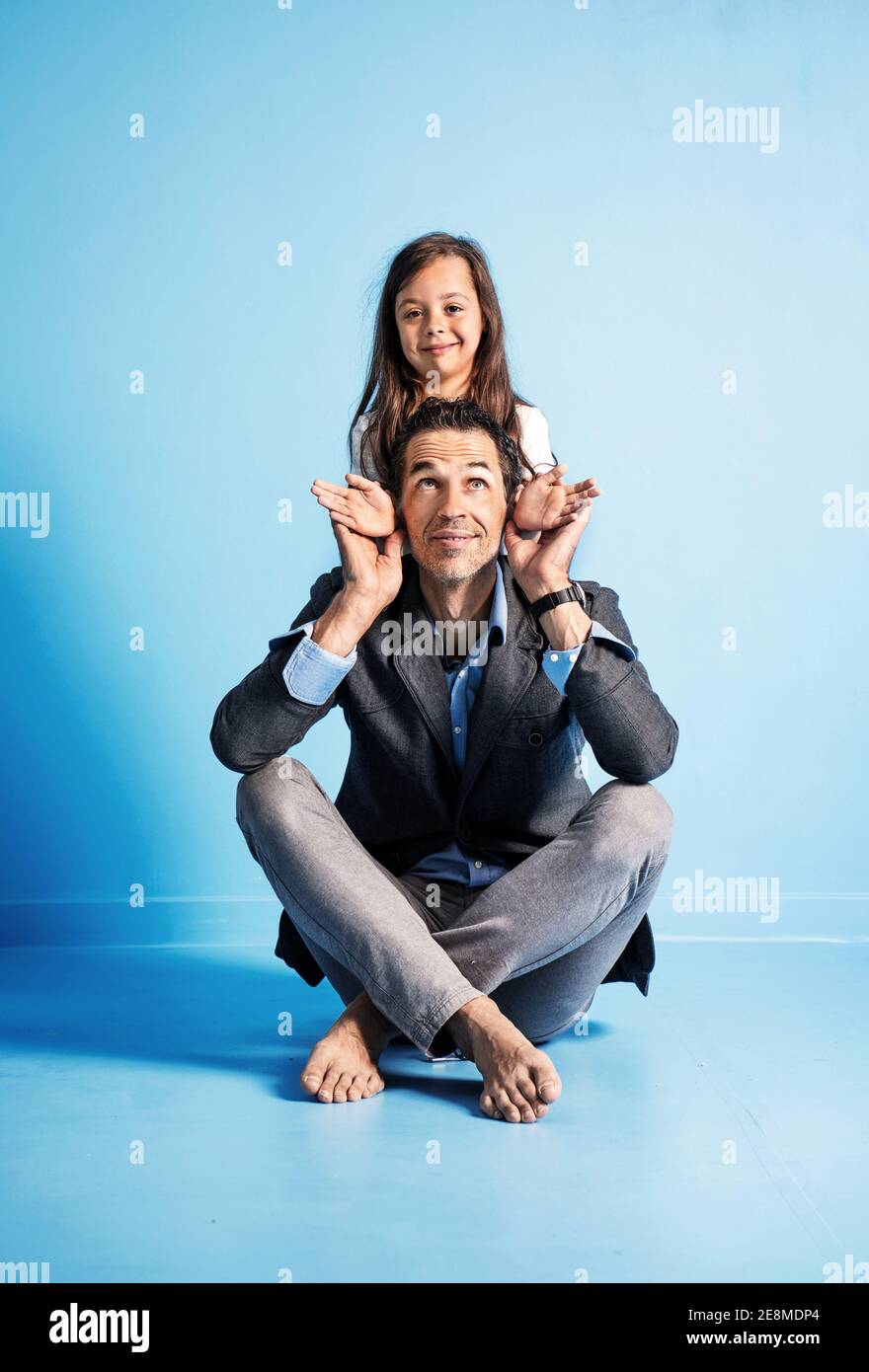 Portrait of a father posing with a cute daughter Stock Photo - Alamy