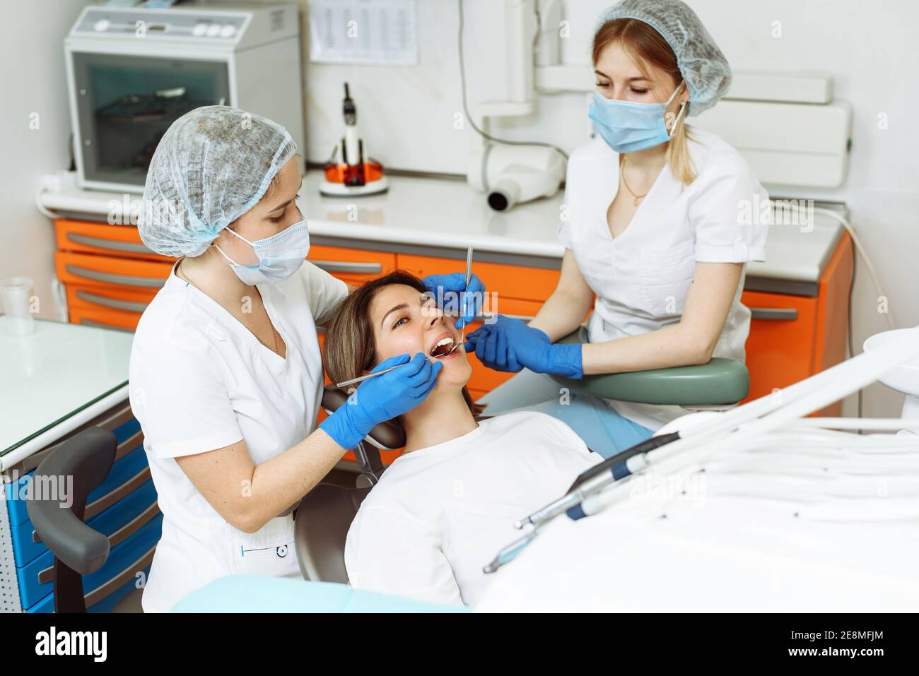 Treating teeth hi-res stock photography and images - Alamy