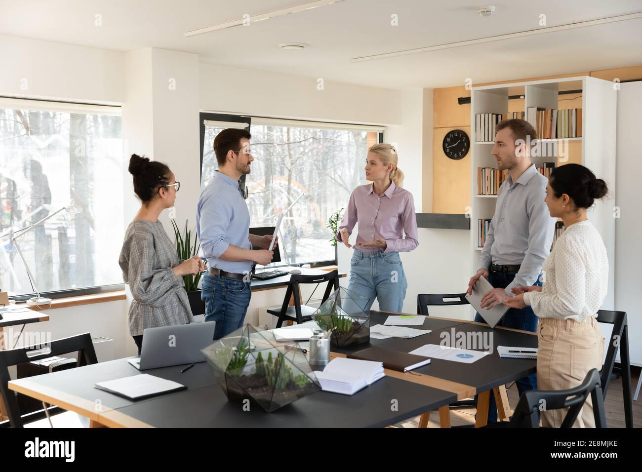 Leaders meeting hi-res stock photography and images - Alamy