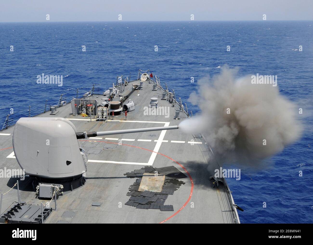 Ship gun hi-res stock photography and images - Alamy