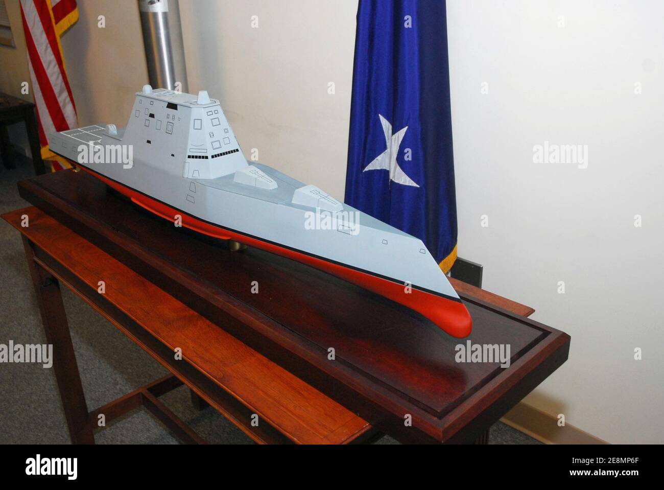 Model DDG 1000 Zumwalt Class Stock Photo - Alamy