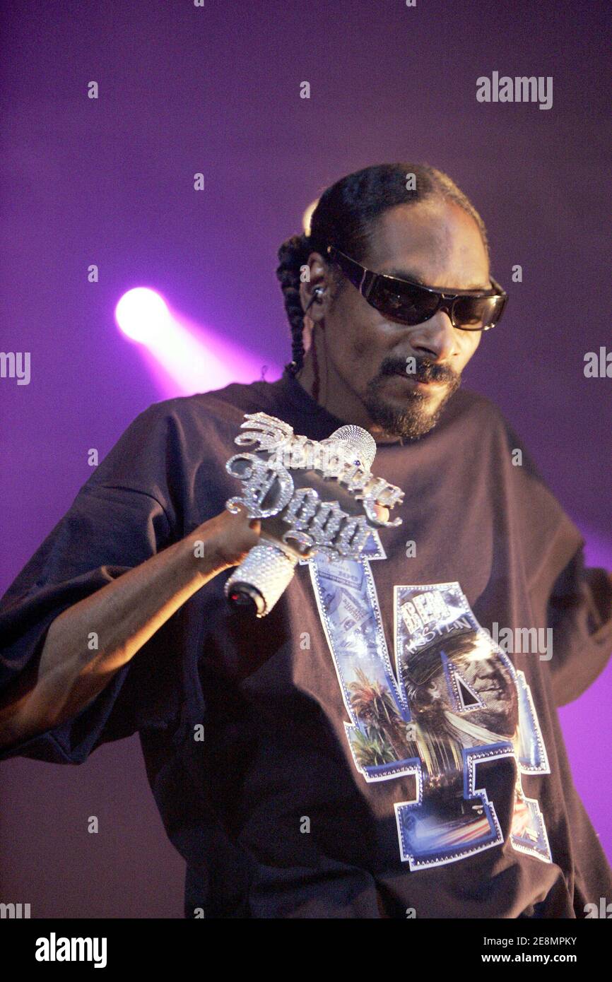 Singer Snoop Dogg performs live on stage at the Palais des Sports in ...