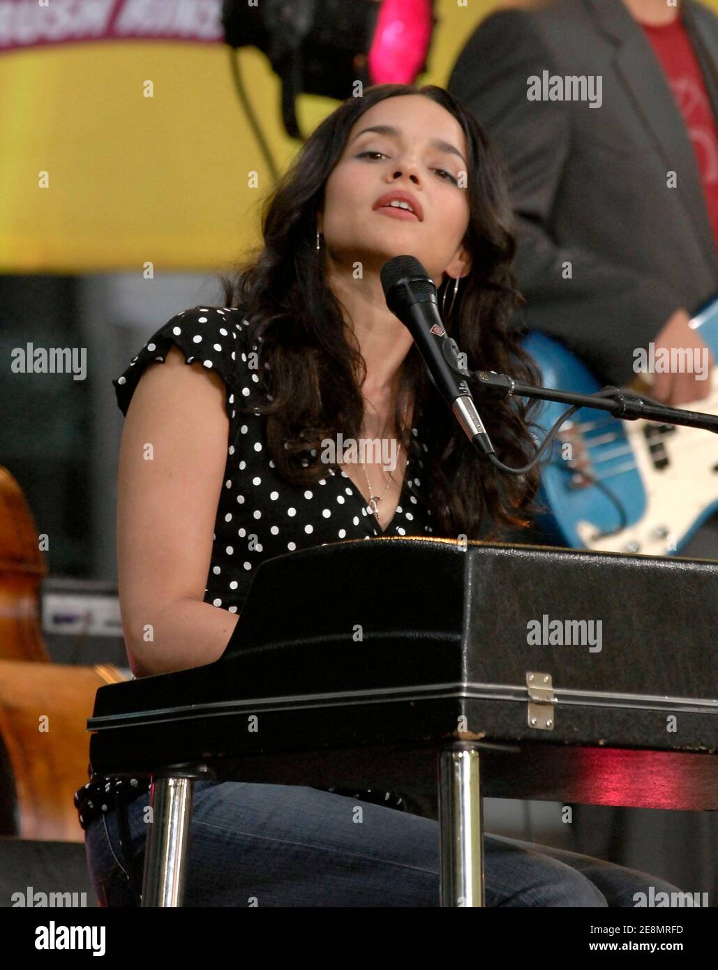 Norah jones piano hi-res stock photography and images - Alamy
