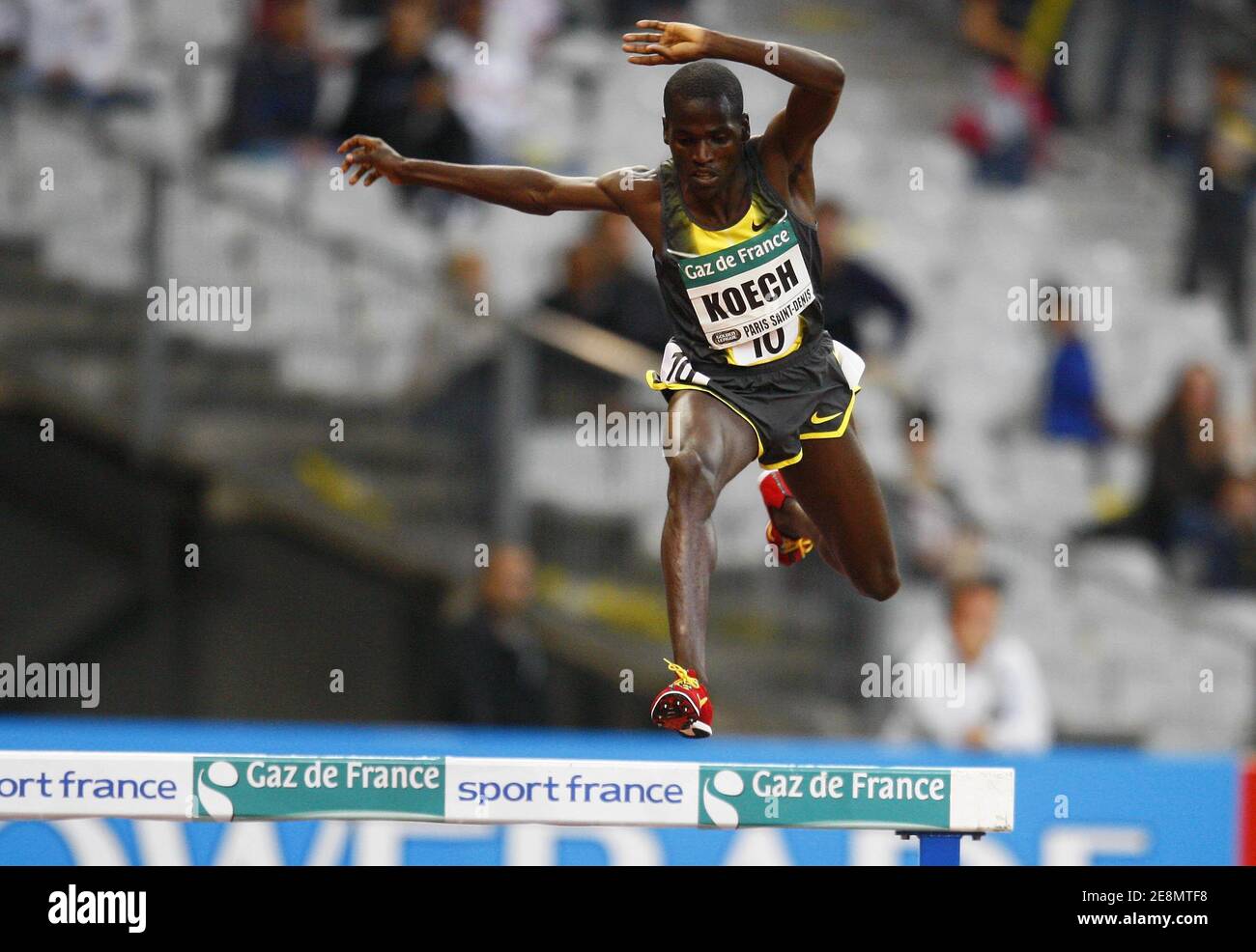 3000m steeple chase men hi-res stock photography and images - Alamy