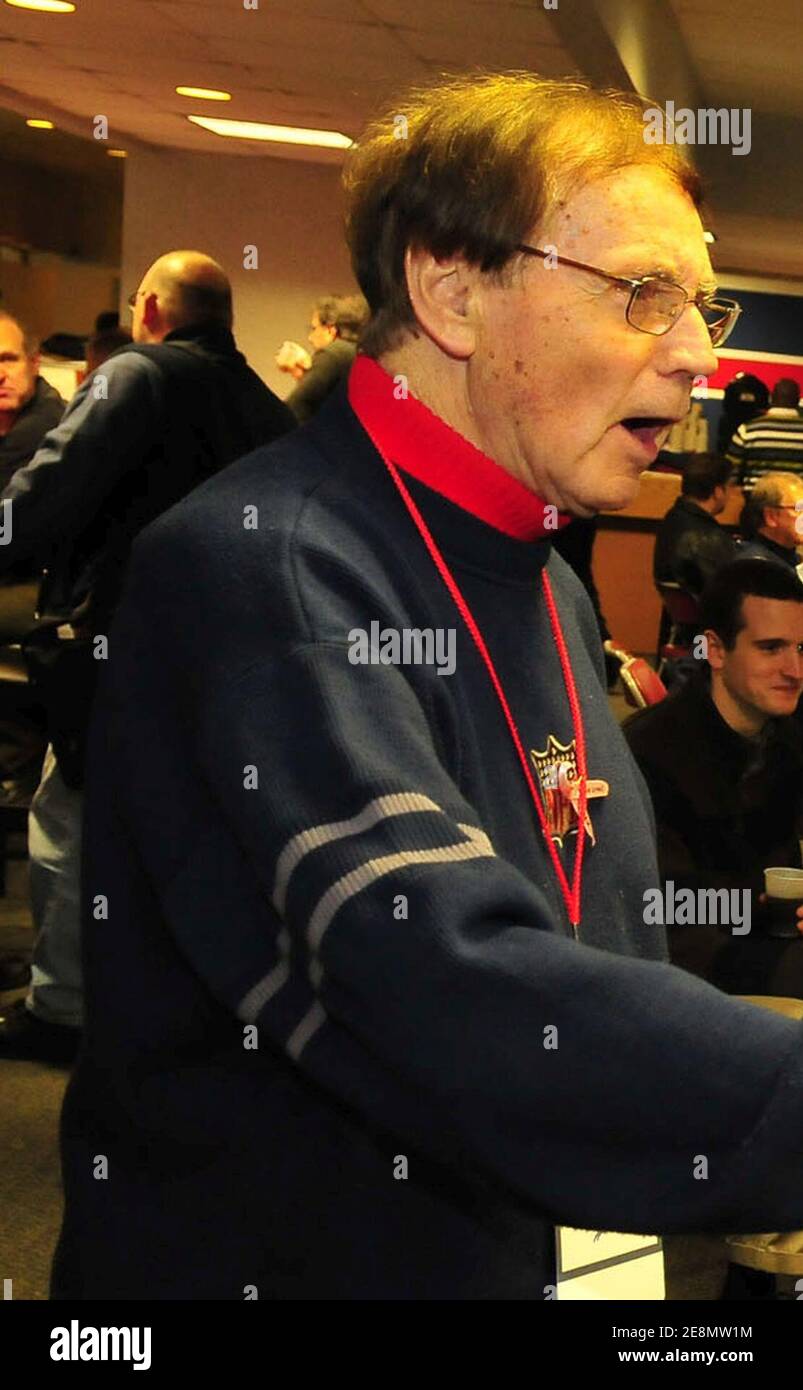Van Miller at Ralph Wilson Stadium 11-16-08 crop Stock Photo - Alamy