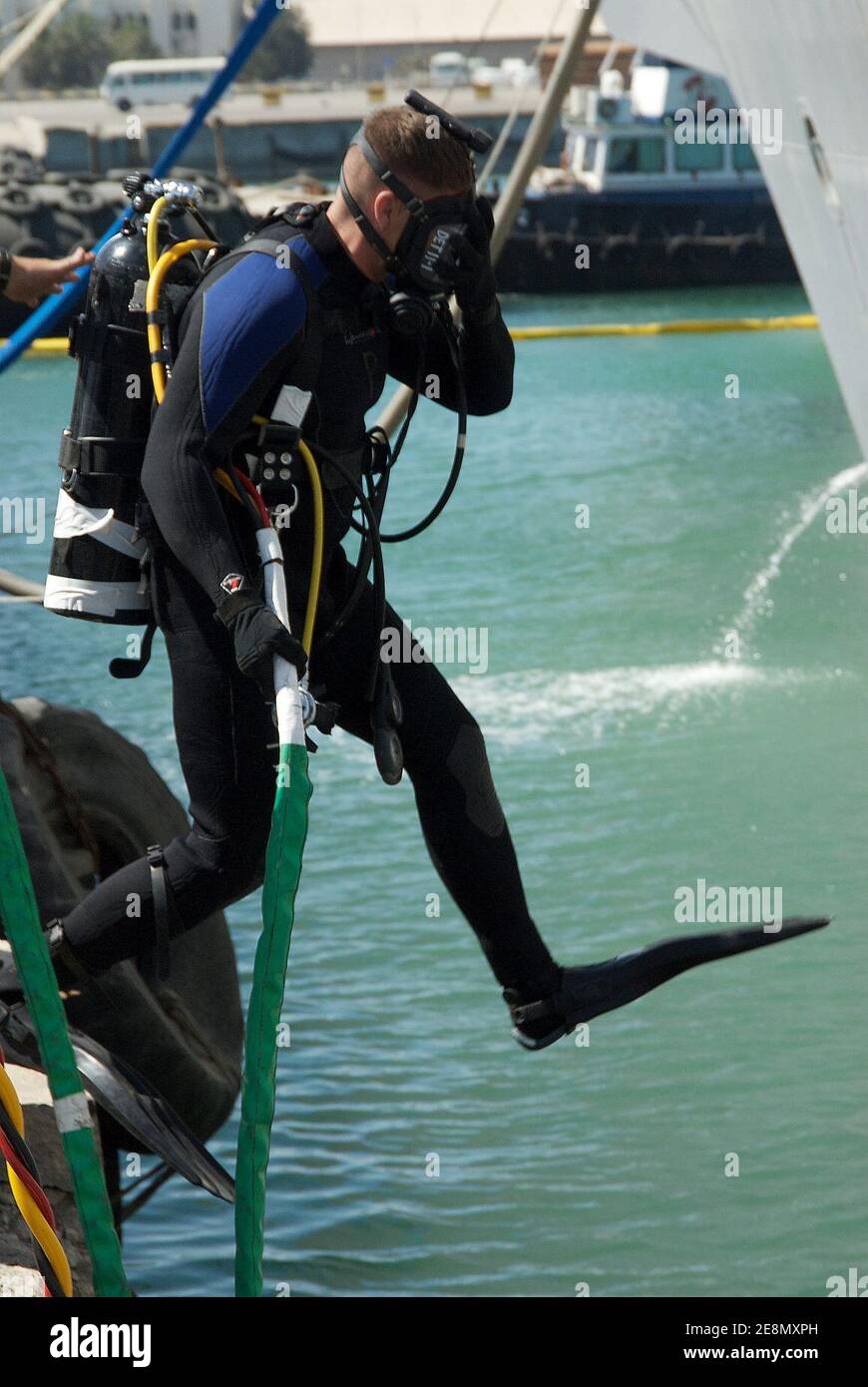 Mobile diving salvage unit 2 hi-res stock photography and images - Alamy