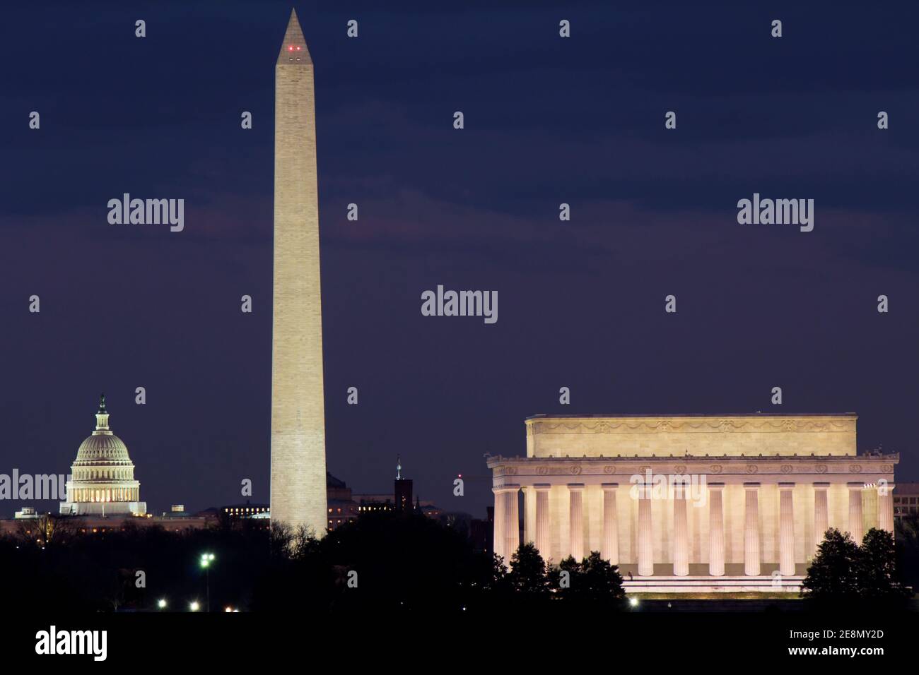 Washington DC skyline including Lincoln Memorial, Washington Monument ...