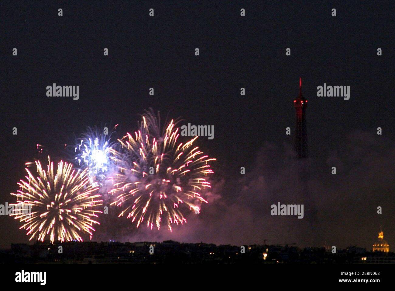 Fireworks at the Trocadero to celebrate the National Day in Paris ...