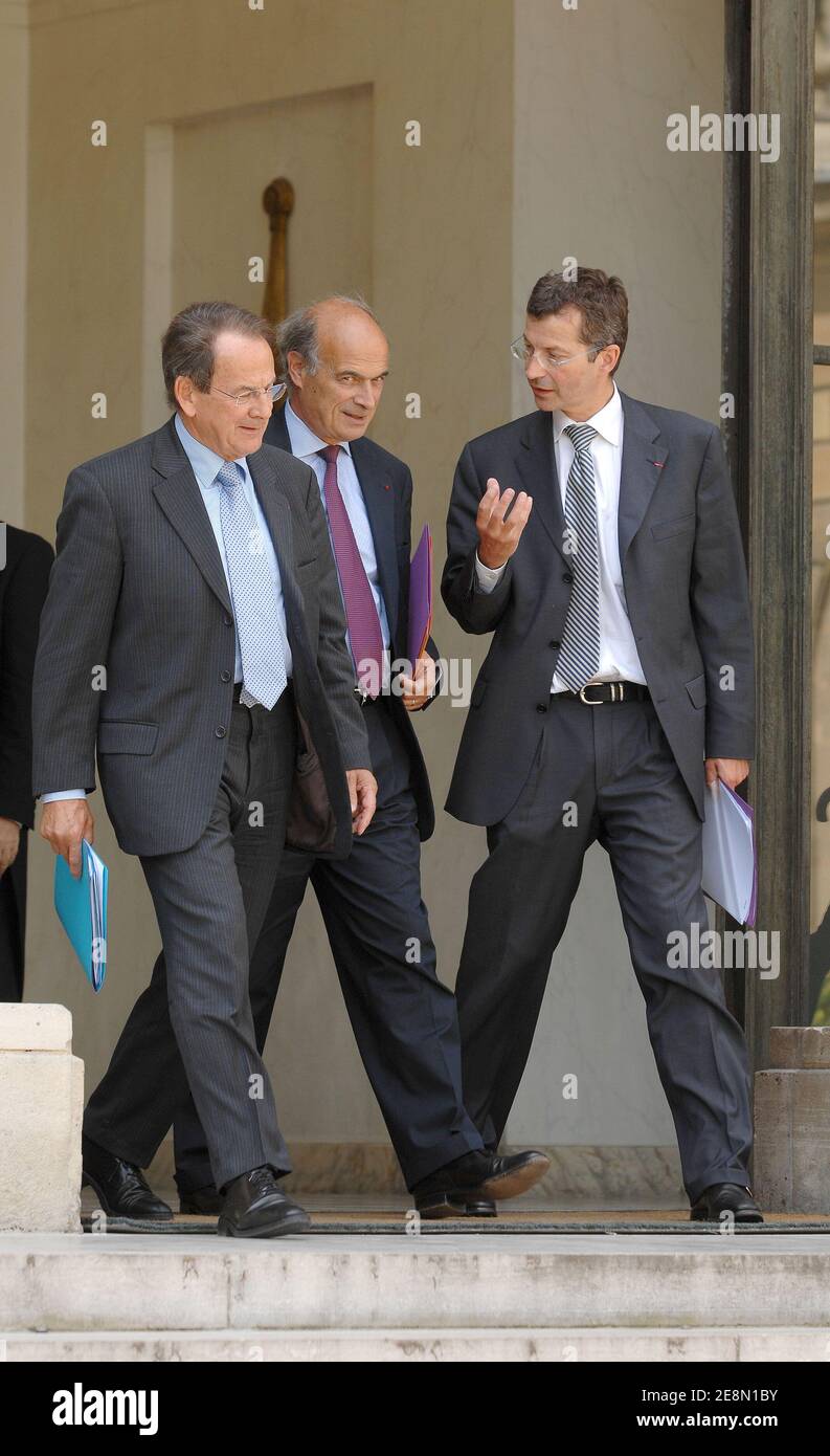 French Chairman of EDF Group Pierre Gadonneix (C) leaves the Elysee ...