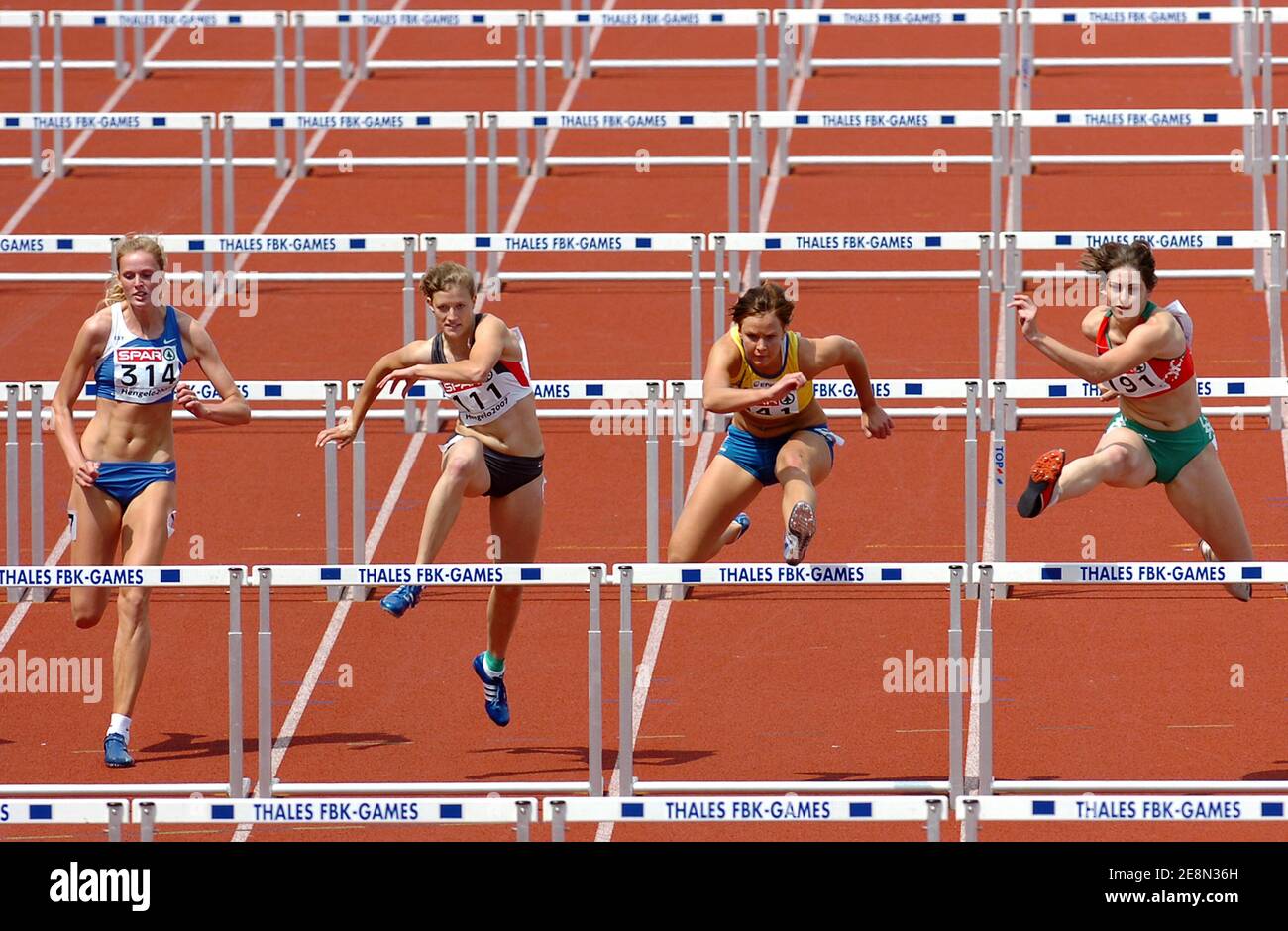 Womens 100 meters hurdles hi-res stock photography and images - Alamy