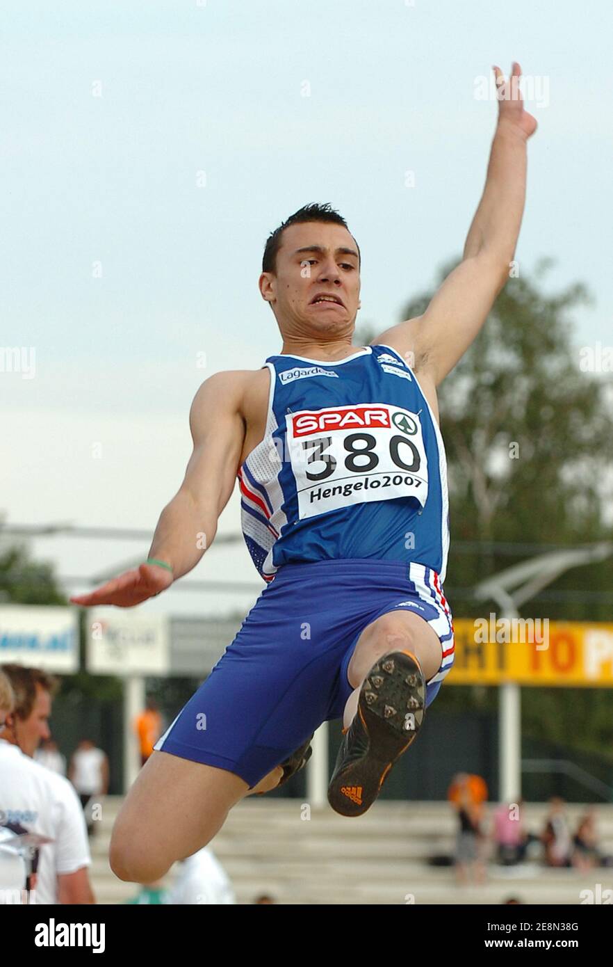 Sauter en hauteur hi-res stock photography and images - Alamy