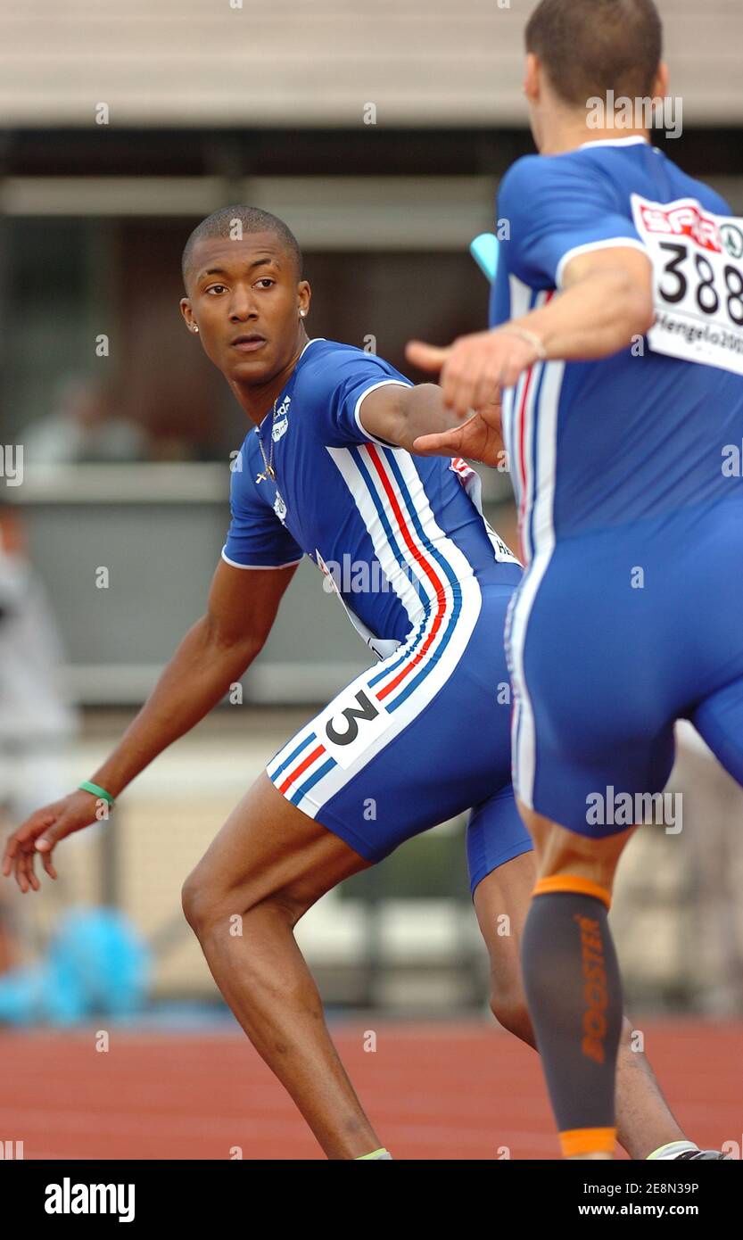 Mens relais hi-res stock photography and images - Alamy