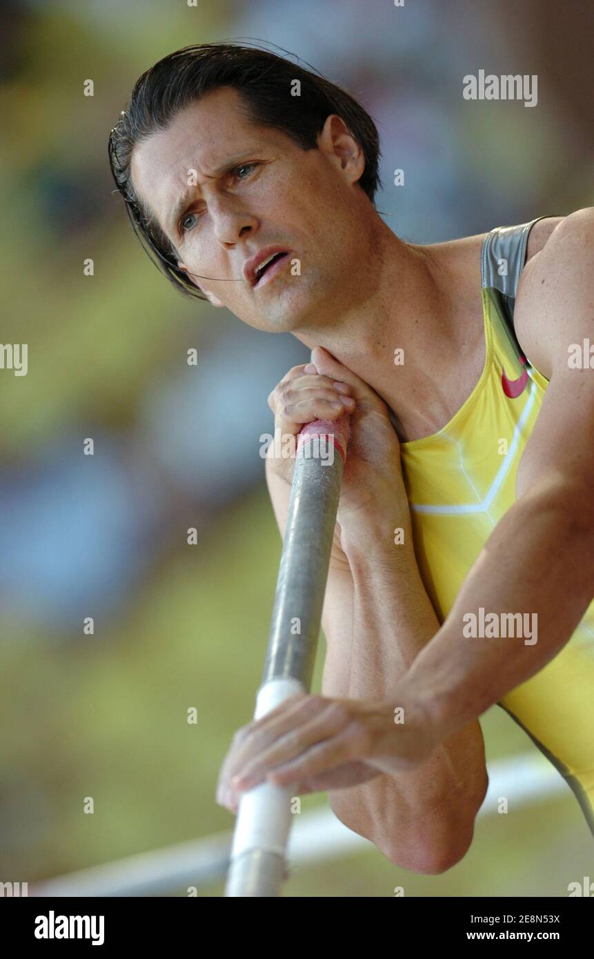 USA's Jeff Hartwig competes on men's pole vault during the Track and ...