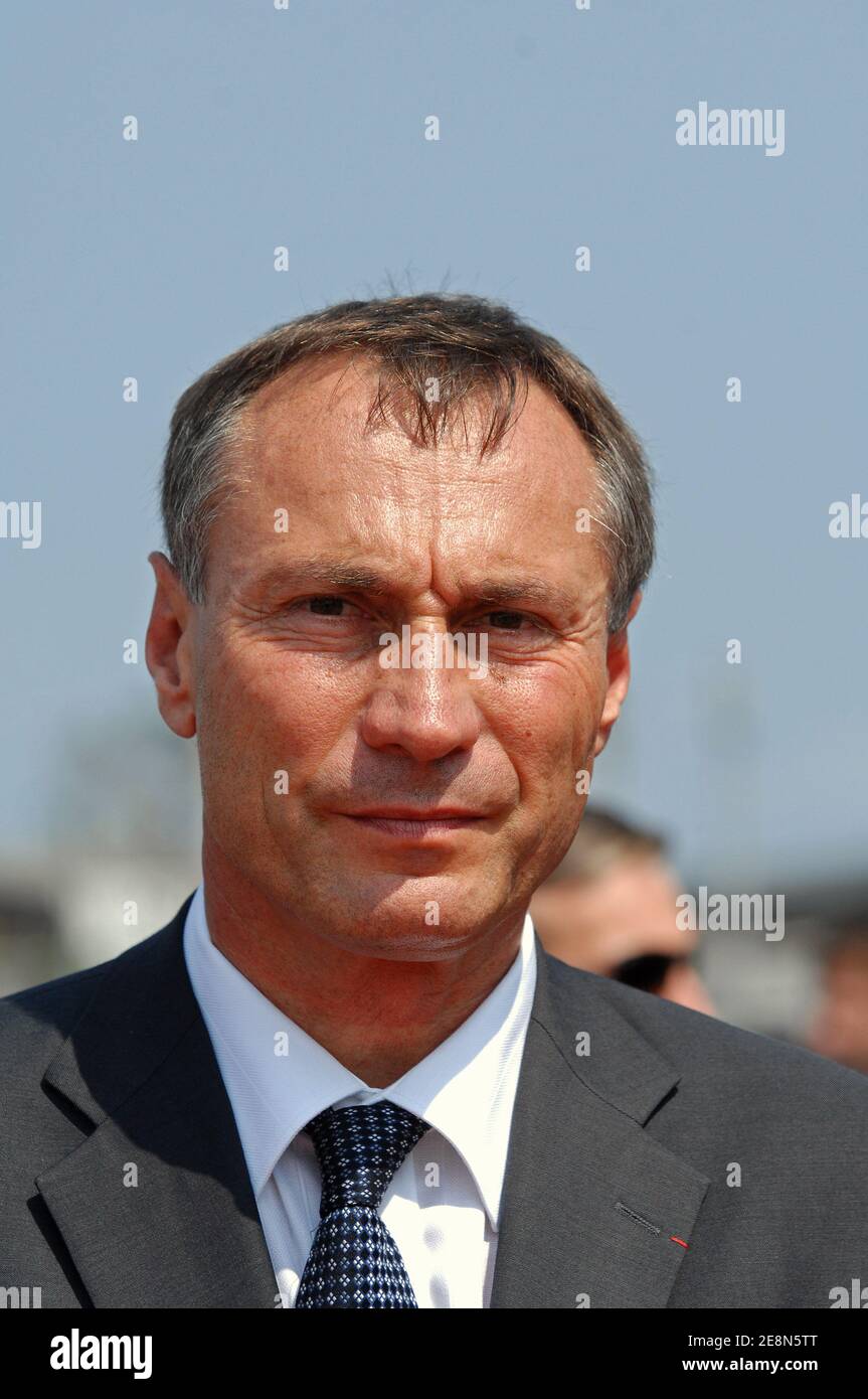 Libreville airport hi-res stock photography and images - Alamy