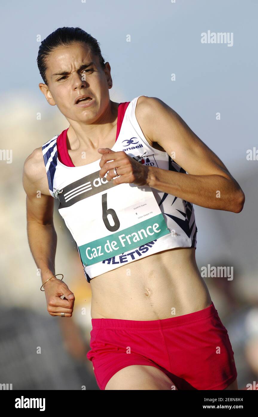 France's Sophie Duarte wins the gold medal on women's 3000 meters ...