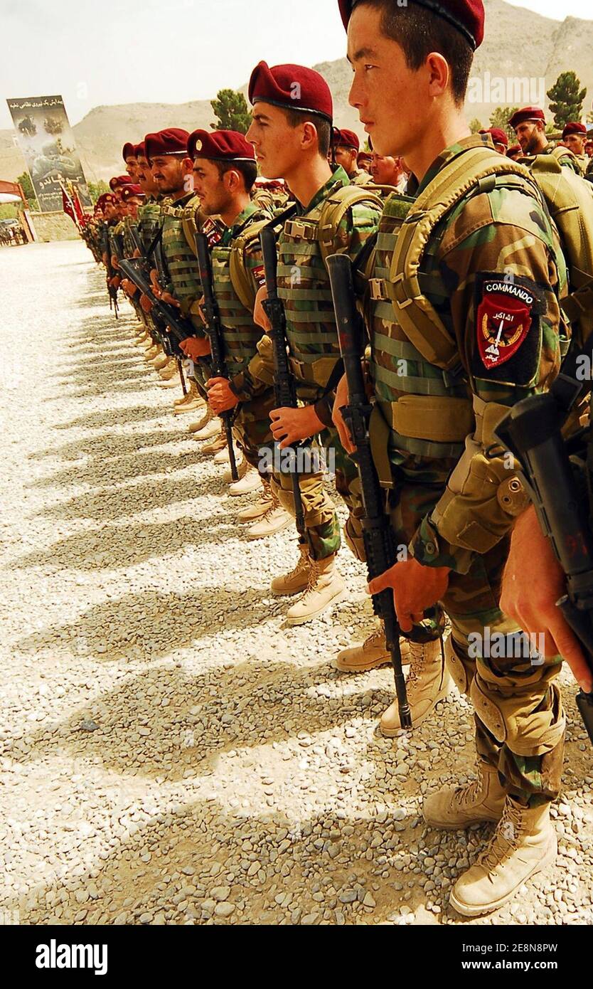 More than 900 Afghan soldiers complete extensive course to become ANA ...