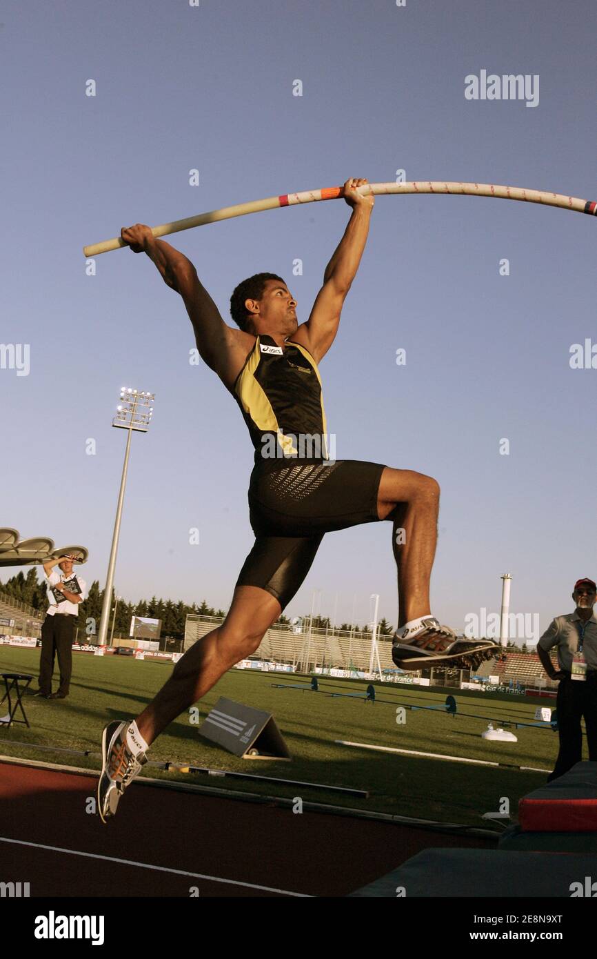 France's Damiel Dossevi competes on men's pole vault during french ...