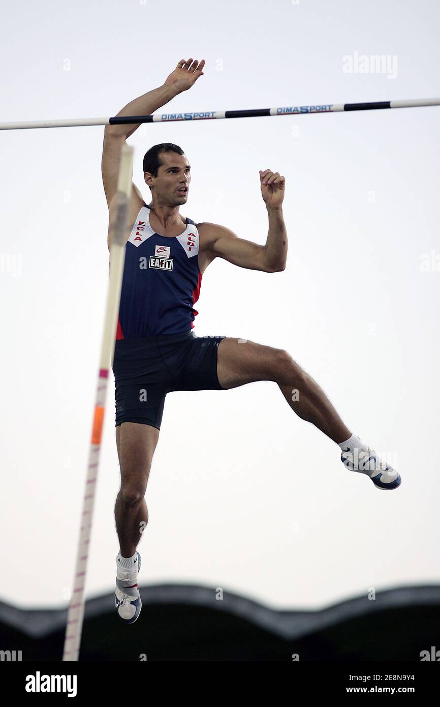 France's Romain Mesnil competes on men's pole vault during french track ...