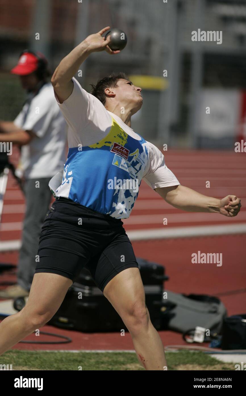 Shot put throw hi-res stock photography and images - Alamy