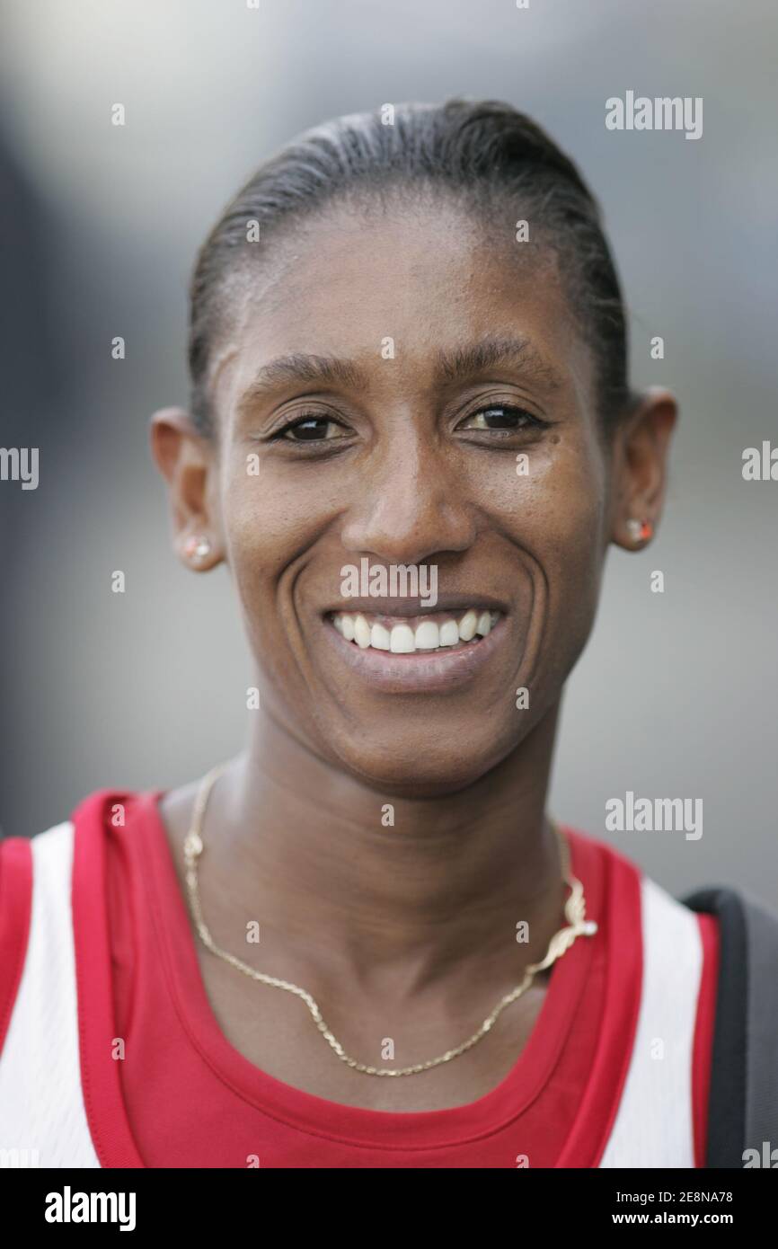 France's Maria Martins poses after her gold medal on women's 1500 ...