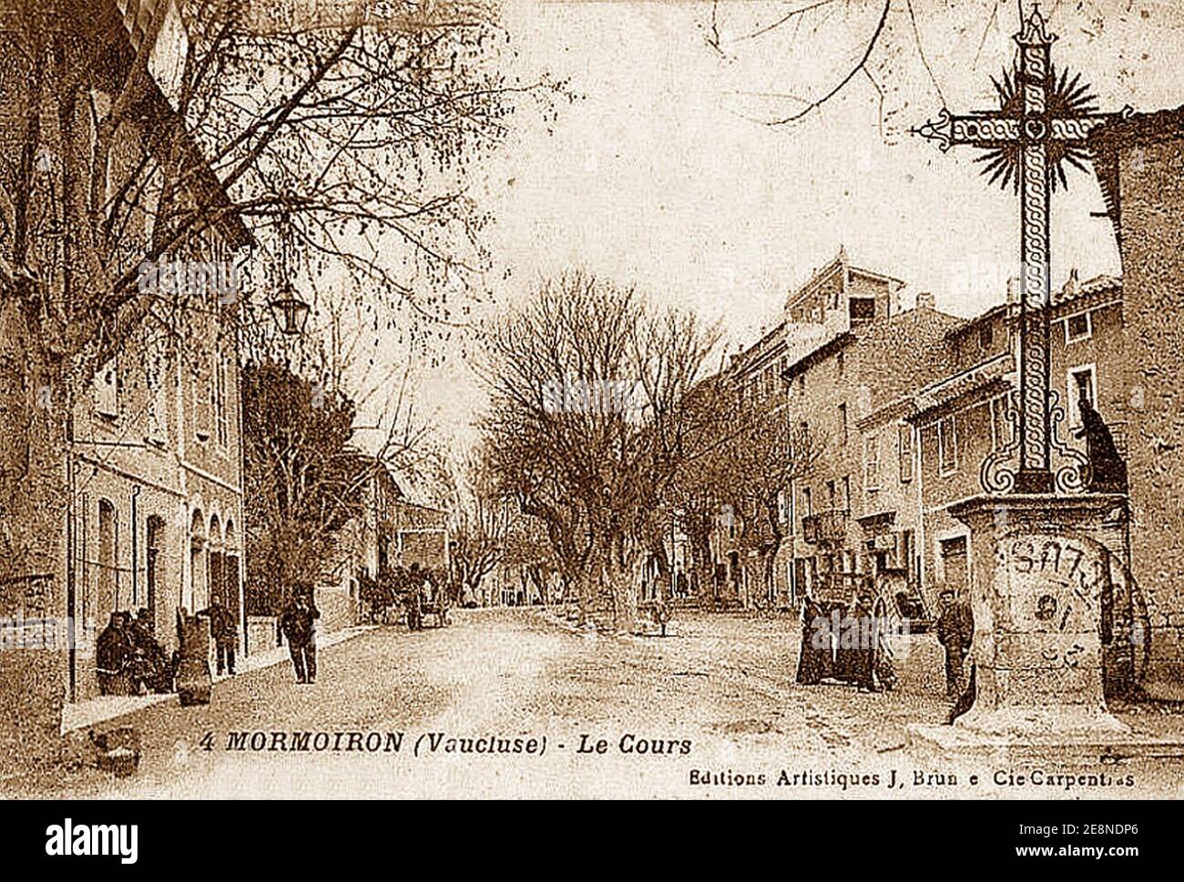 Mormoiron le Calvaire et le Cours Stock Photo - Alamy