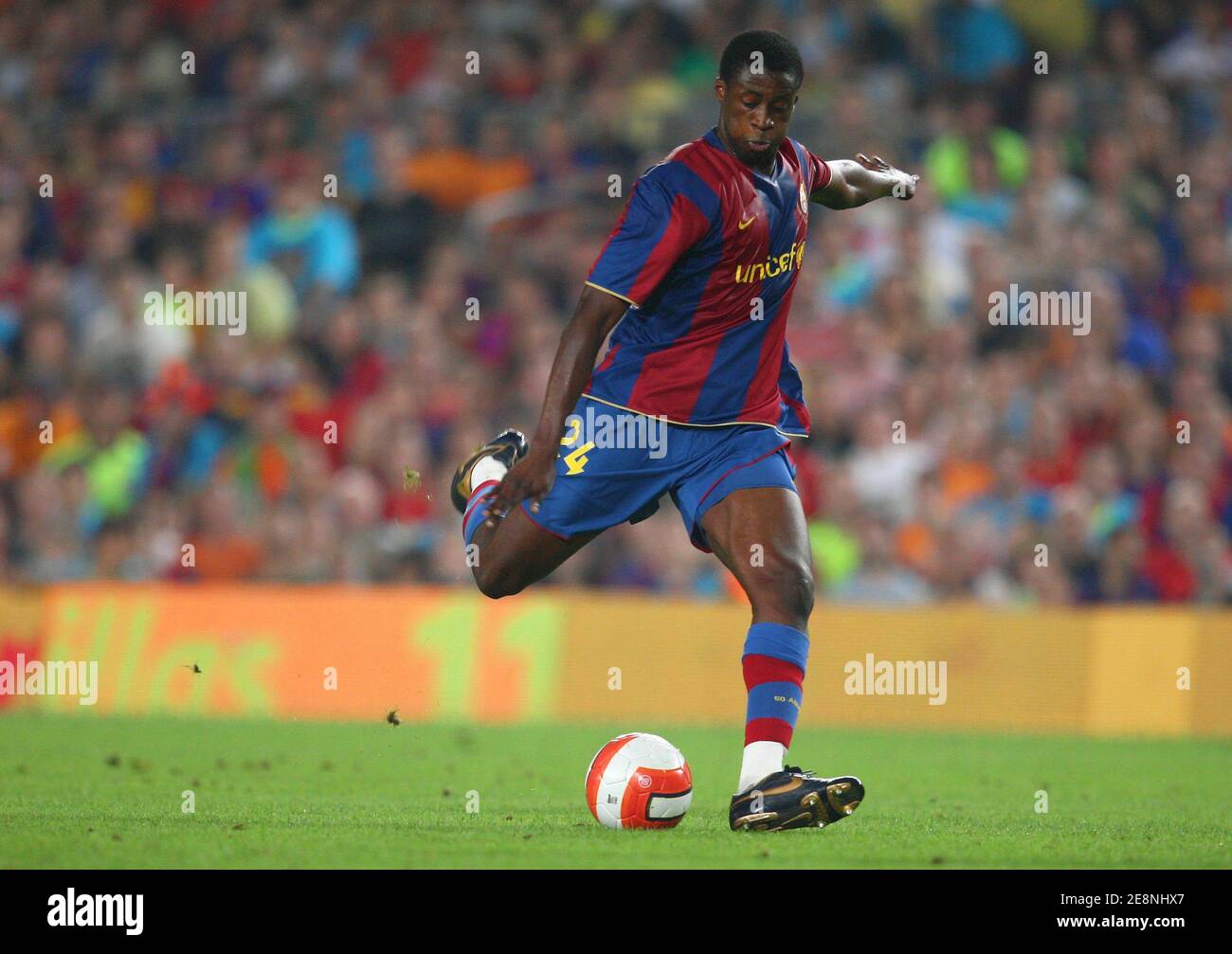 Yaya toure fc barcelona nou hi-res stock photography and images - Alamy