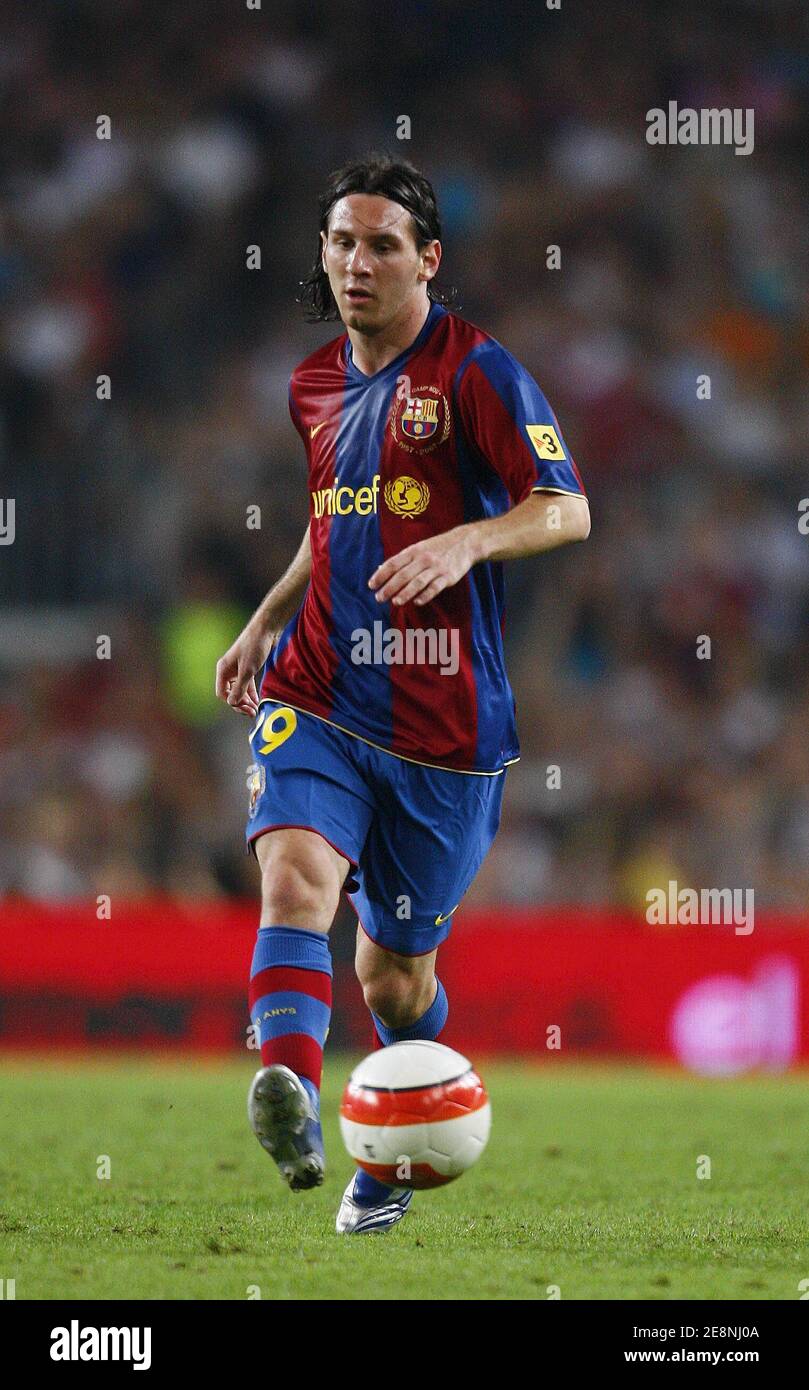 Lionel messi barcelona 2007 hi-res stock photography and images - Alamy