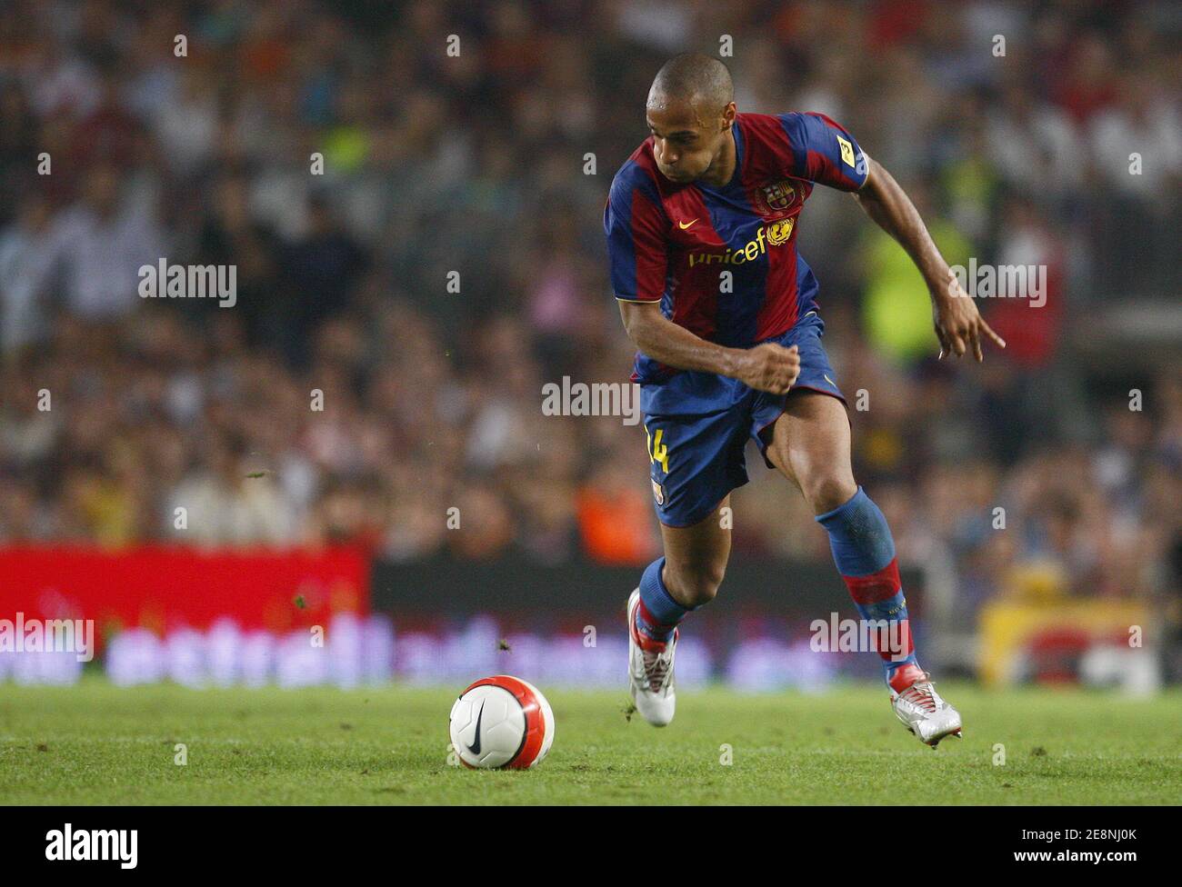 Thierry henry barcelona trophy hi-res stock photography and images - Alamy