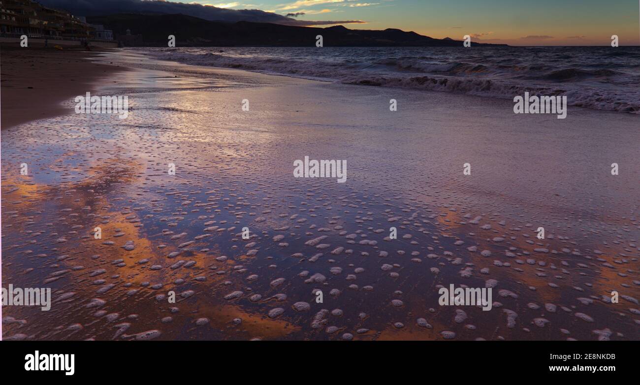 Beautiful sunset over Las Canteras beach in Las Palmas de Gran Canaria ...
