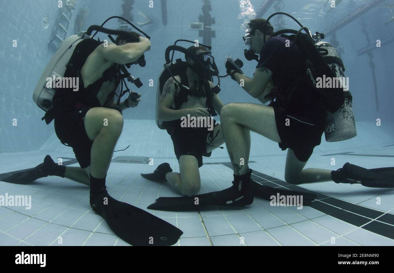 Mk. 16 rebreather training dive 130310 Stock Photo - Alamy