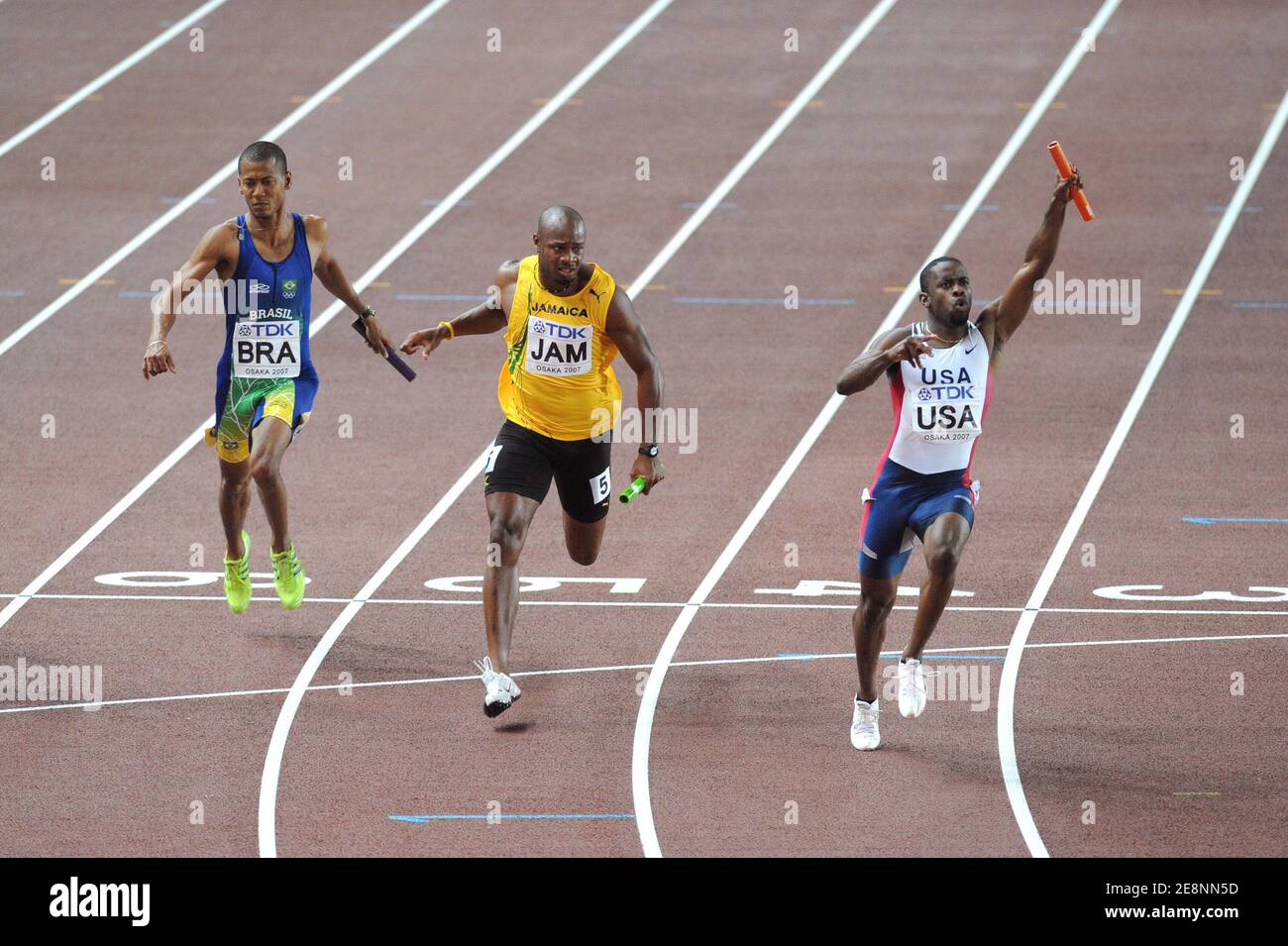 Mens 4 x 400 metres relay final hi-res stock photography and images - Alamy