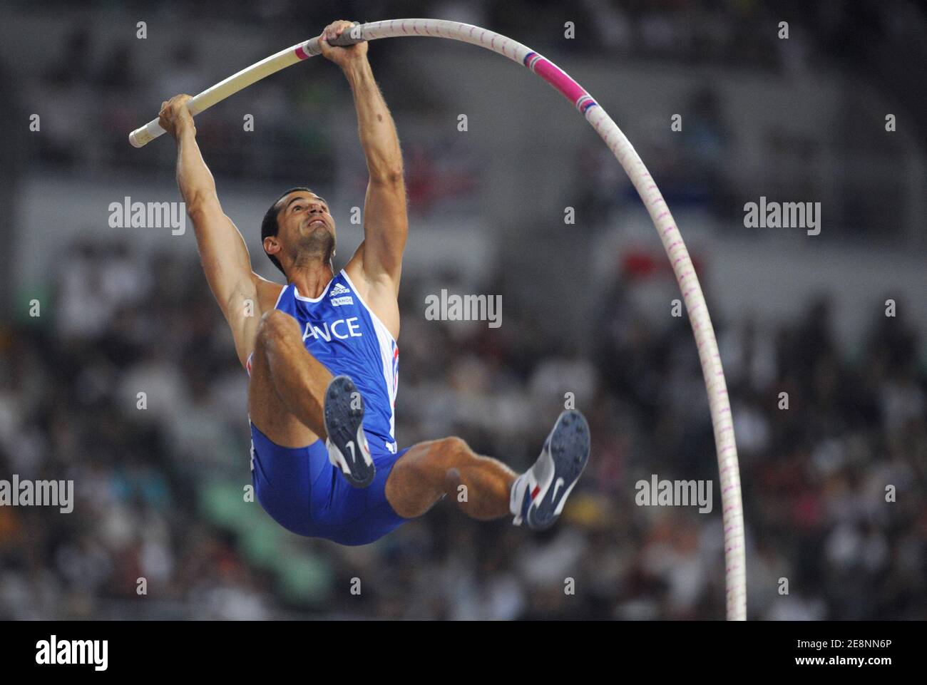 Frances romain mesnil during the mens pole vault final hi-res stock ...