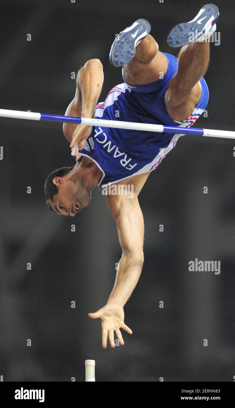 France's Romain Mesnil wins the silver medal on men's pole vault final ...