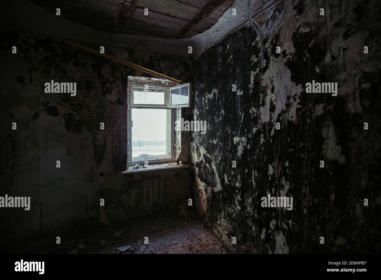 Interior of messy dirty room at old abandoned building Stock Photo - Alamy