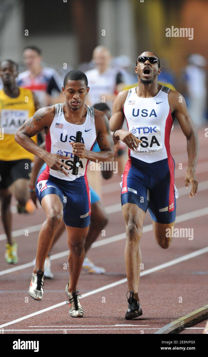 Team of Usa with Darold Williamson and Jeremy Wariner wins the gold ...