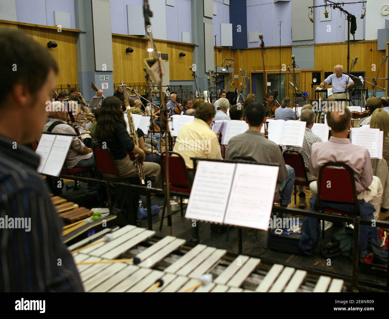 Abbey road studio orchestra hi-res stock photography and images - Alamy