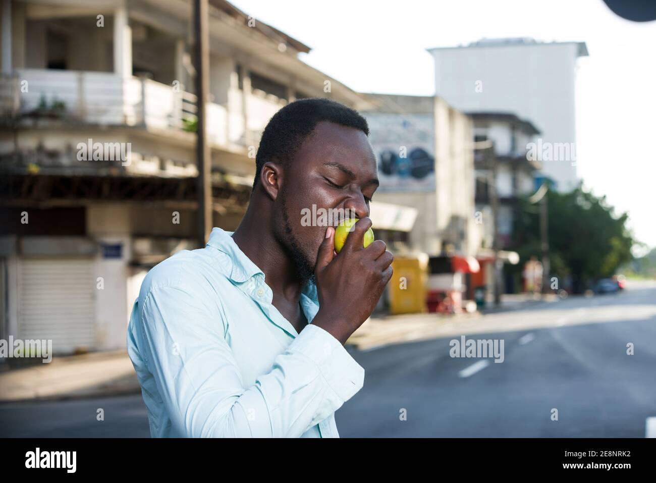African american man eating apple hi-res stock photography and images ...