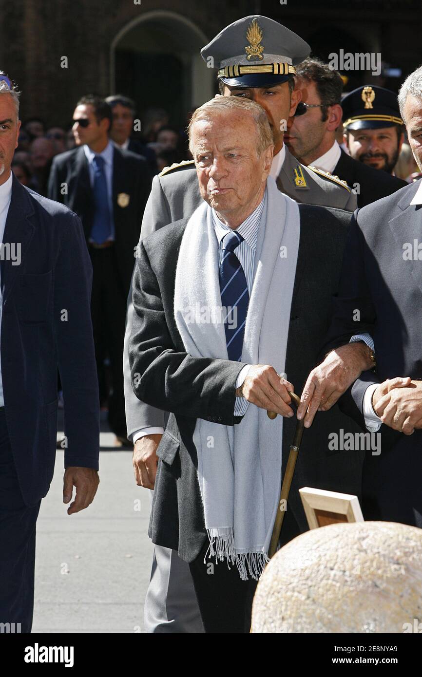 Luciano pavarotti funeral hi-res stock photography and images - Alamy