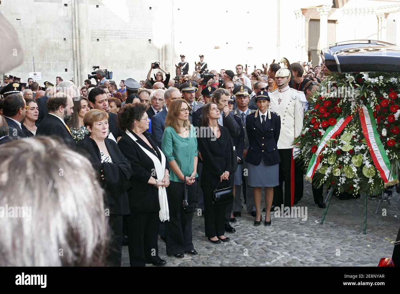 Luciano Pavarotti's widow Nicoletta Mantovani (L), and daughter Lorenza ...
