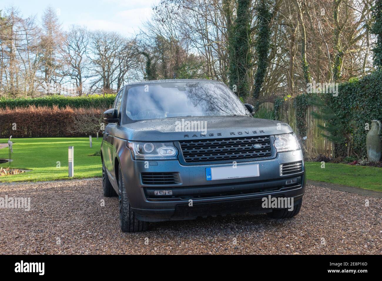 Range rover car parked in hi-res stock photography and images - Alamy