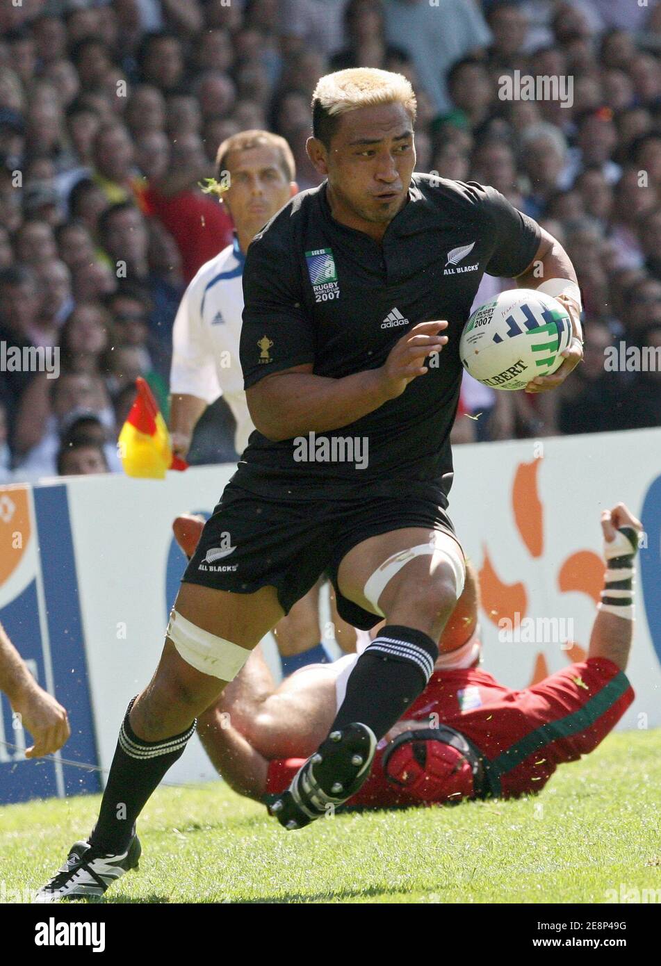Jerry collins rugby hi-res stock photography and images - Alamy
