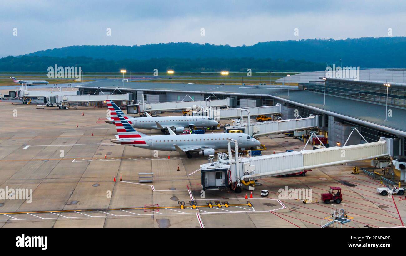 Regional jets hi-res stock photography and images - Alamy
